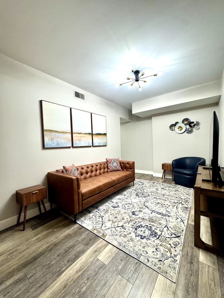 Beautiful 3 Bed/2 Bath Condo - 1 Block From Utk! - Knoxville, TN