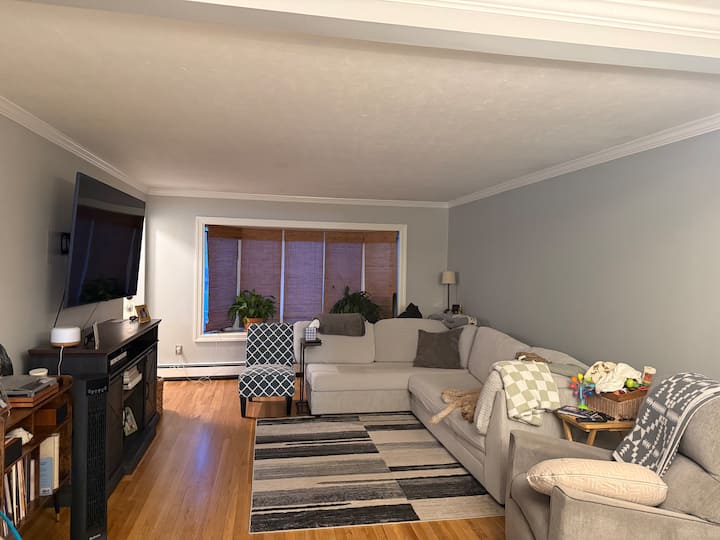 Home Away From Home In The Heart Of Farmingdale! - Massapequa