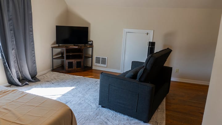 Cozy Studio For Two Near Downtown And Parks - Spokane, WA