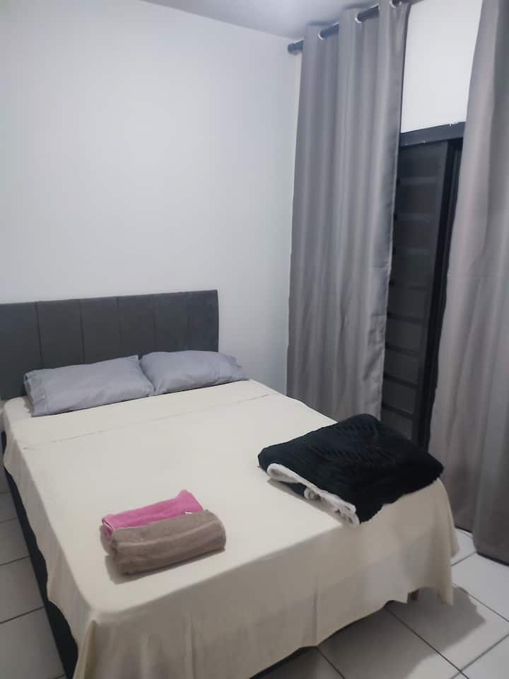 Casa  Bem Localizada E Independente Próx Centro - Maringá