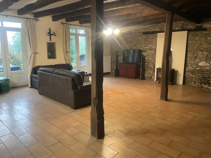 French Farmhouse With Lake - Plouguenast