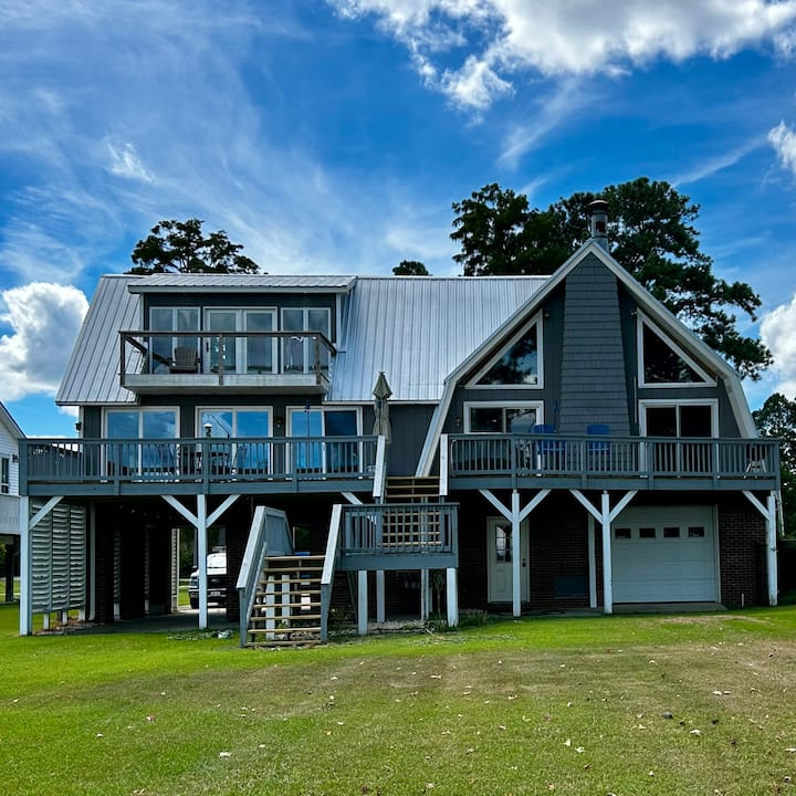 Huge Waterfront House - Washington, NC
