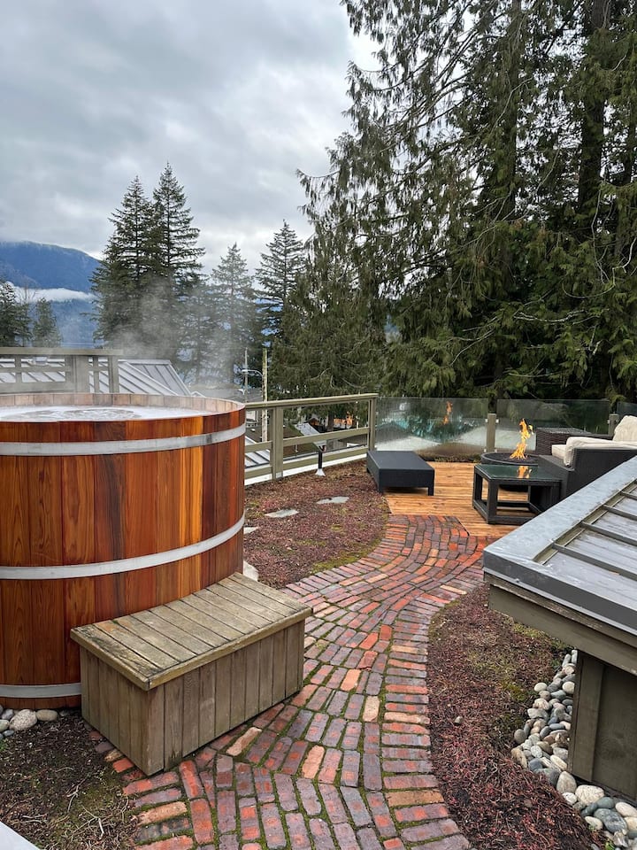 Cultus Lake Craftsman’s Cottage - Chilliwack