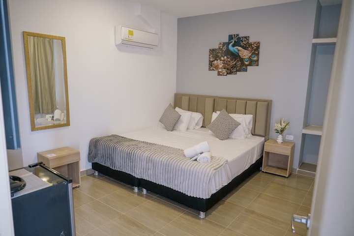 Dave Paradise: Davé 2 (Hotel En Manga Cartagena) - Cartagena