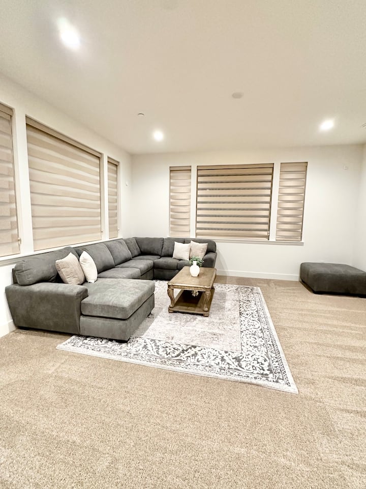 Stylish Estate Stay With Premium Comforts - Manteca, CA