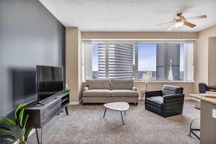 Lake Views! 15th Floor Downtown High-rise | Gym - Cleveland