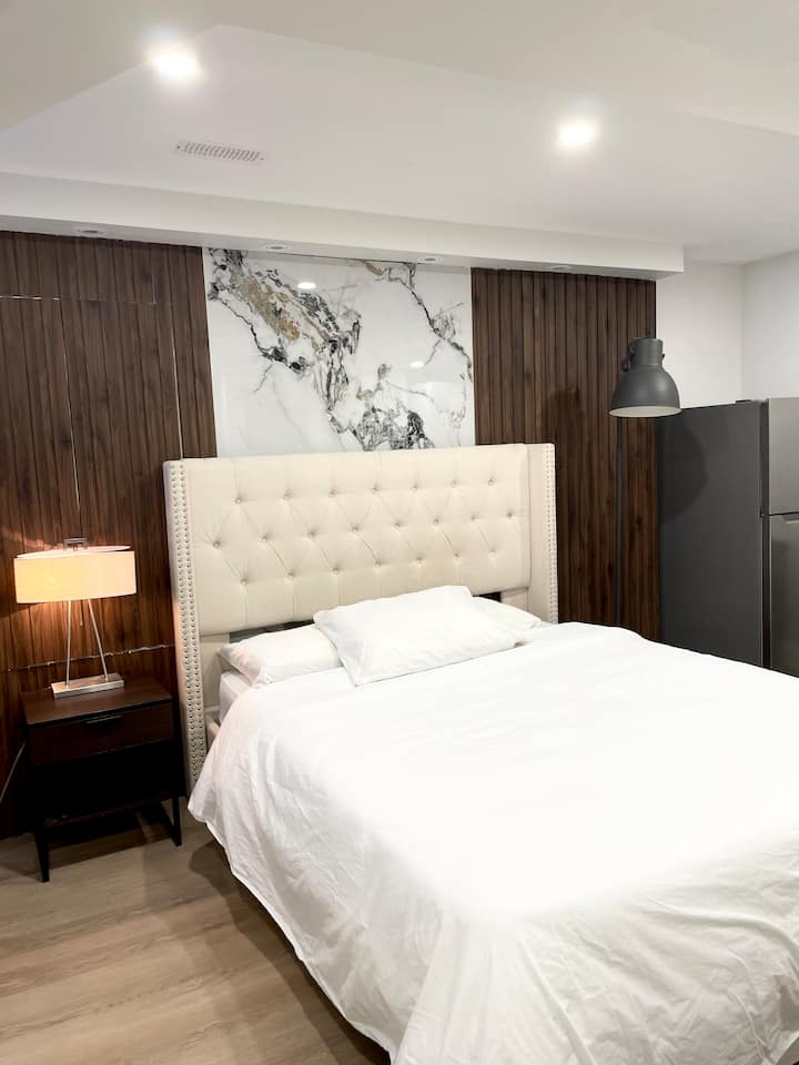 Cozy & Chic Basement Suite In Heart Of Mississauga - Mississauga