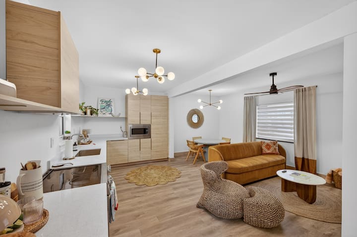 Little Havana Cabana – Retro Surf-lodge Hideaway - Miami, FL