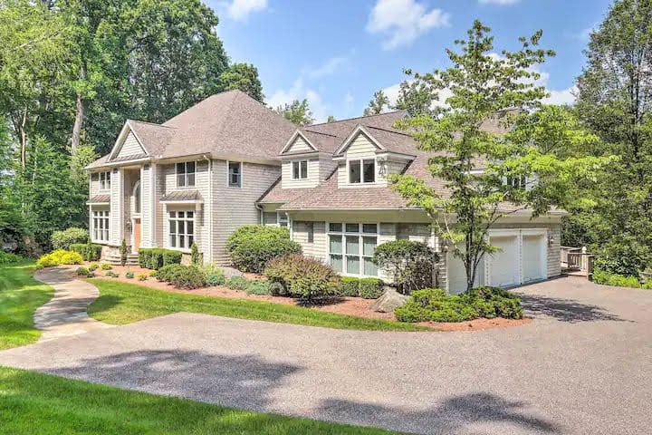 Lake House Getaway-hot Tub, Sauna And Scenic Views - Brookfield, CT