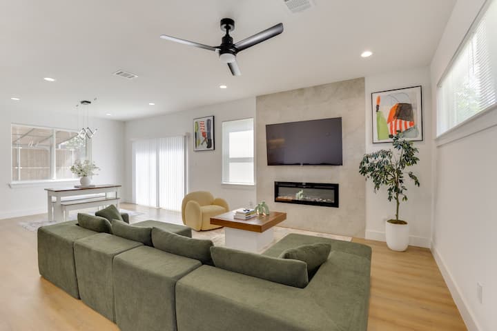 Spacious Dallas Home Near Downtown - Dallas, TX
