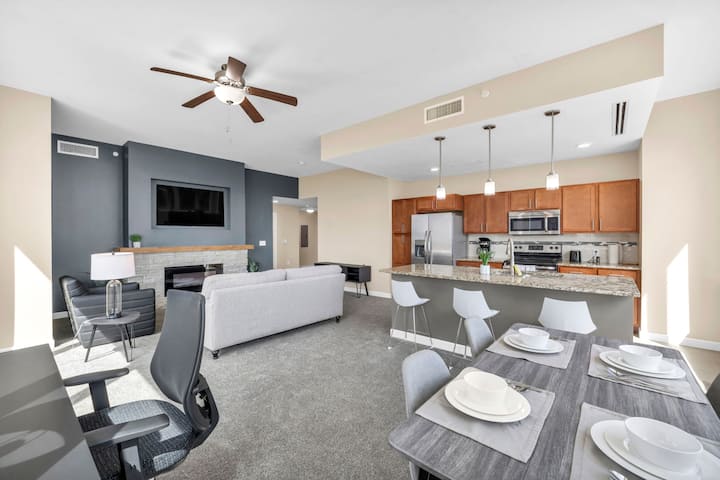 21st Floor Penthouse | Amazing Views Of Downtown! - Cleveland, OH