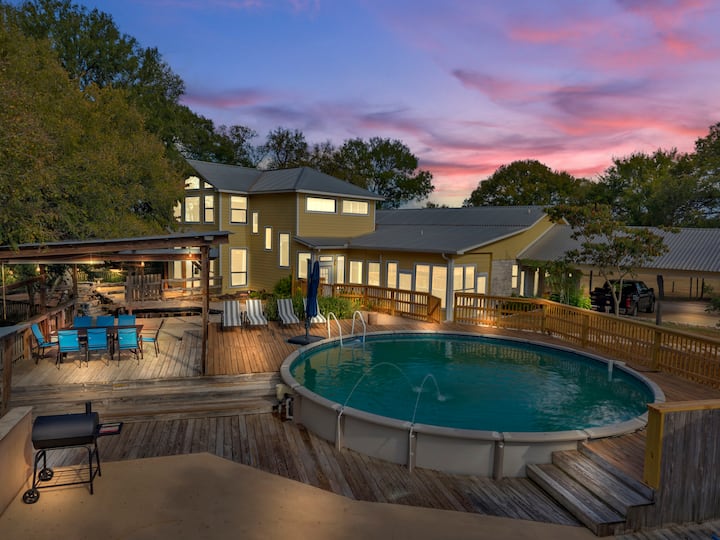 Cozy Bastrop Stay • Pool • Near Parks & Downtown - Bastrop, TX