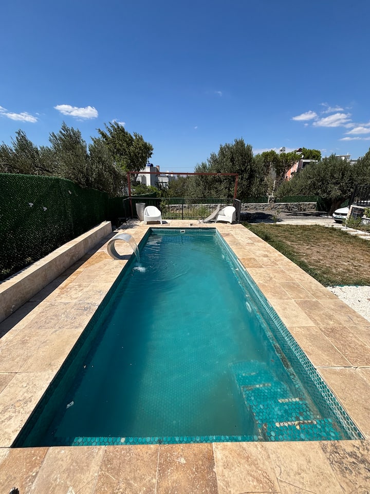 Deniz Manzaralı Havuzlu Villa + Opsiyonel Tekne - Manisa Merkez