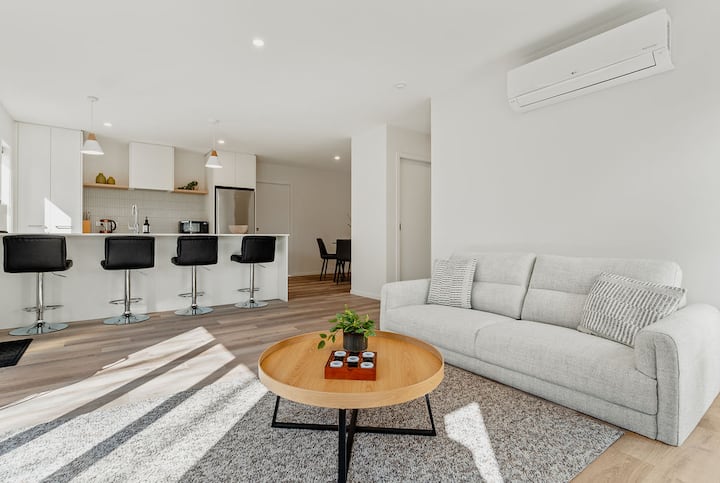 The High St. Suite - Masterton