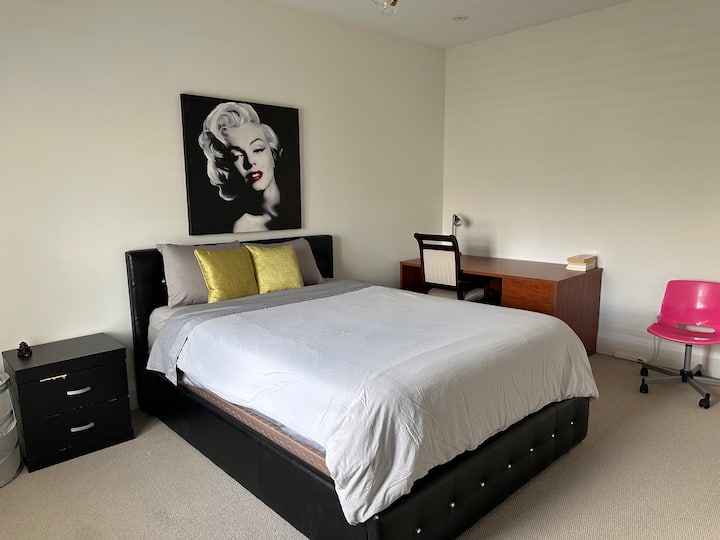 Room With Private Bathroom And Desk - Bolton