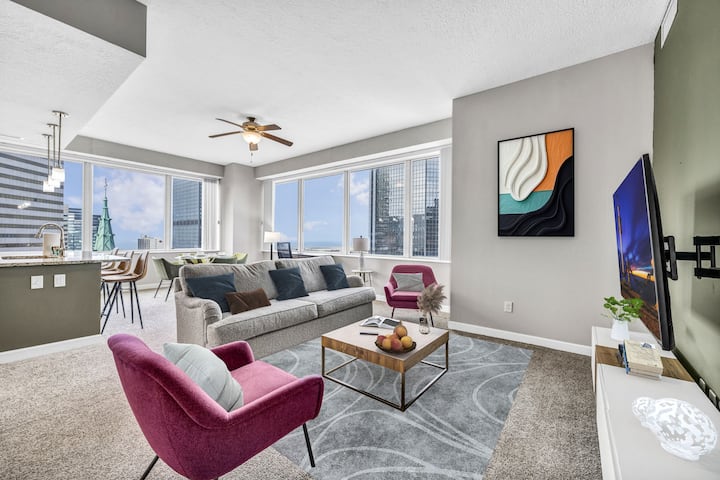 14th Floor Lux Downtown Condo W/ Lake Views & Gym - Cleveland