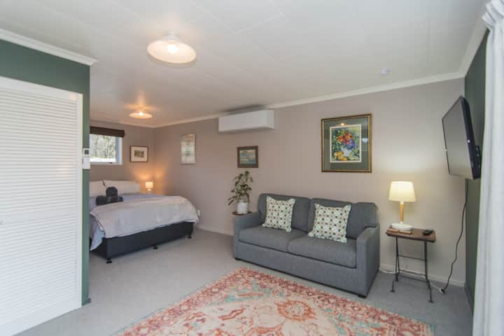 Tinks Retreat. - Geraldine