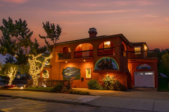 Monterey Bay Seascape Bungalow - Monterey, CA