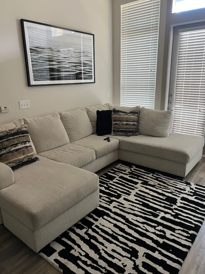 Luxury 2br Apartment W/ Pool, Gym & Balcony Views - Marietta, GA