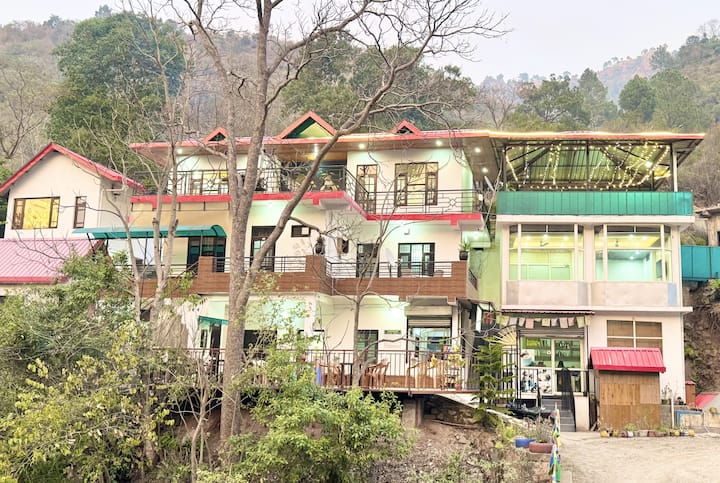 Yug Homestay | 5bed Room With Pool & River View - Kasauli