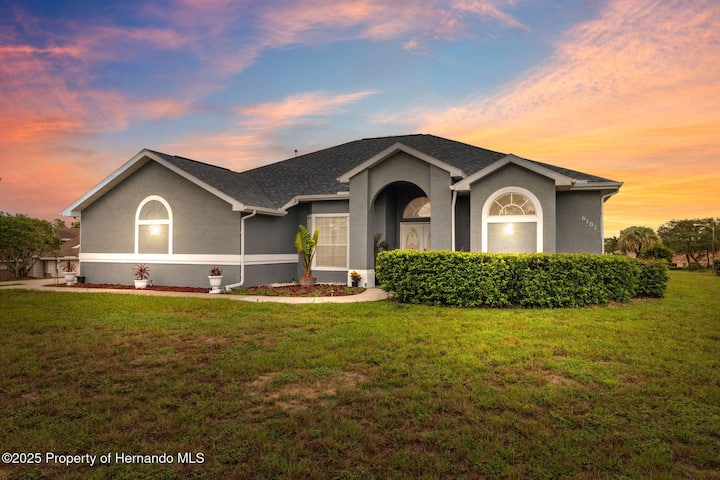 The Beautiful Vacation Home On The Hill. - Spring Hill, FL