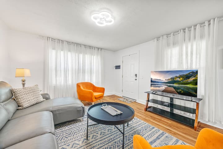 Go Tigers~ King Bed, Kitchen & Laundry - Easley, SC