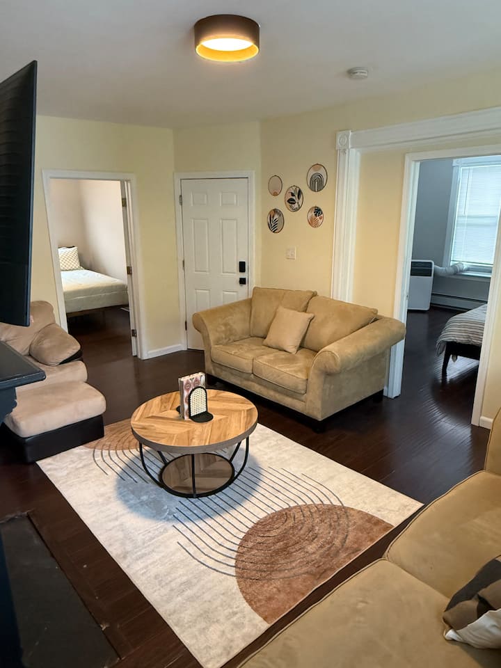 Bohemian Vibes 30+ Day Stay - West Hartford, CT