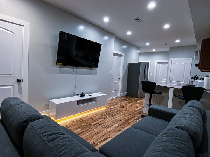 East Boston 3br /Walk To Subway+ 2 Min To Airport - Boston, MA