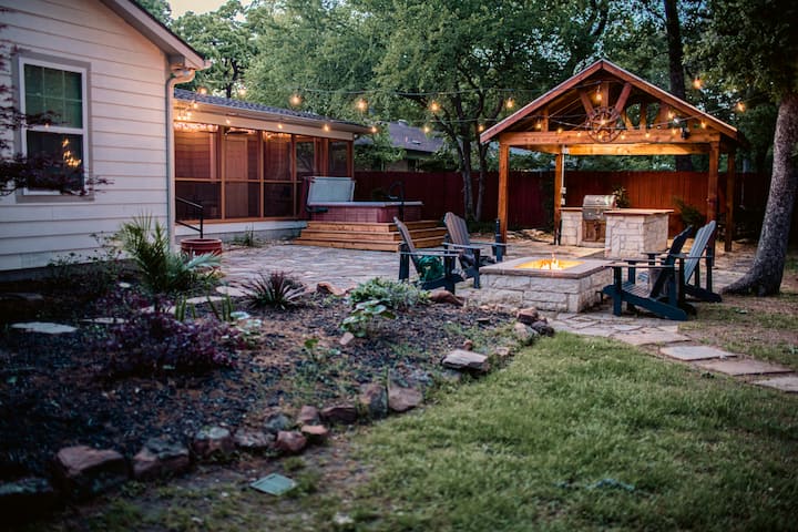 Lone Star Luxe | Dfw Retreat W/ Backyard Fun - Irving, TX