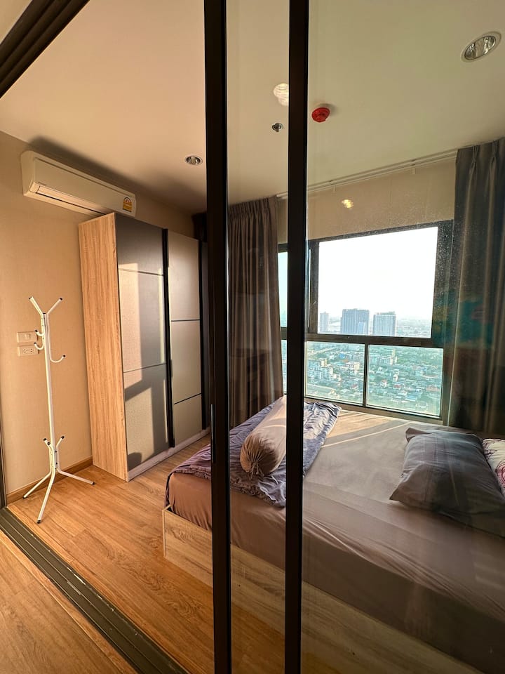 两分钟到达地铁站 空中泳池健身房 医院 学校 超市 安静的绝美公寓 - 曼谷