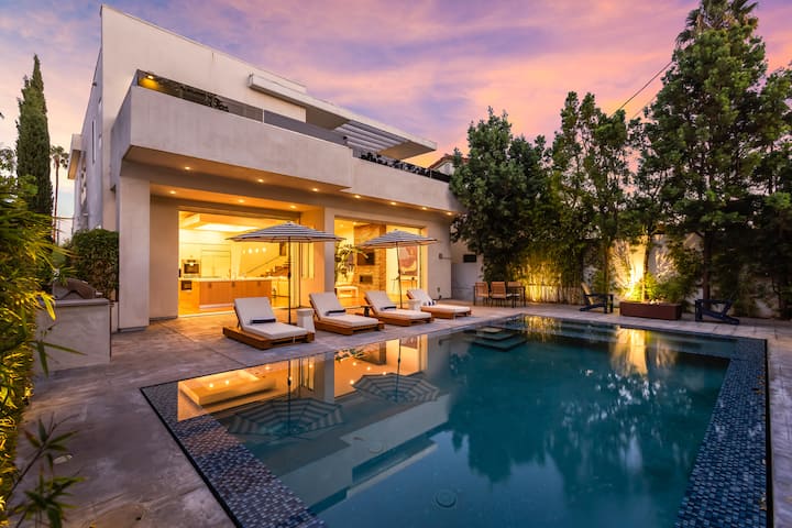 West Hollywood Haven: Pool, Chef’s Kitchen & More - Hollywood, CA