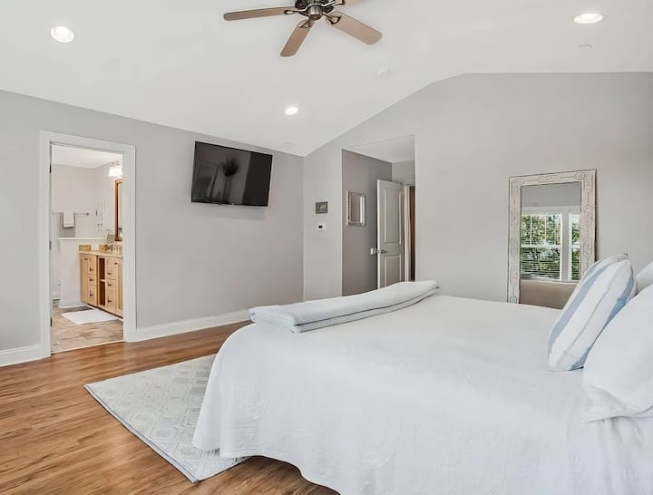 Modern Suite W/ Spa Feel Near Downtown Annapolis - Maryland (State)