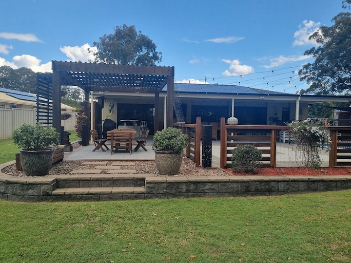 Quaint, Cute, Comfortable Queen Room. - Caboolture