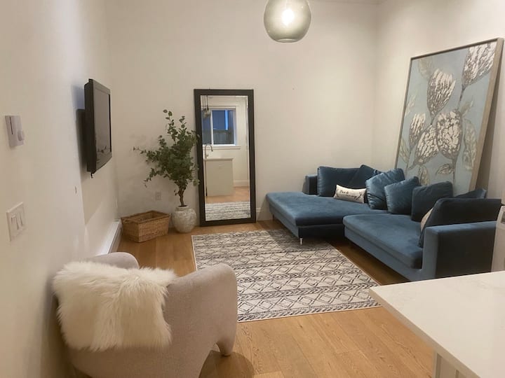 Cliff Drive Neighborhood Home - Tsawwassen