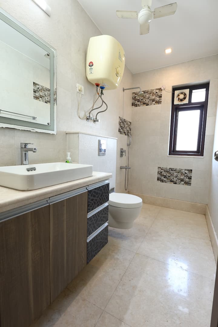 Skyway Lajpat 2bhk - New Delhi