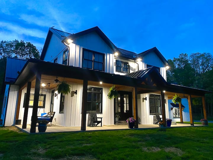 Modern Farmhouse W/hot Tub & Sauna – Near Bucknell - Lewisburg, PA