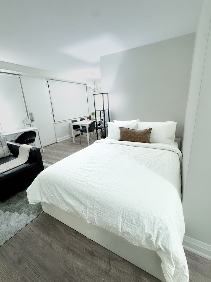 Urban Dwell | Live Like A Local In Charming Unit - Toronto