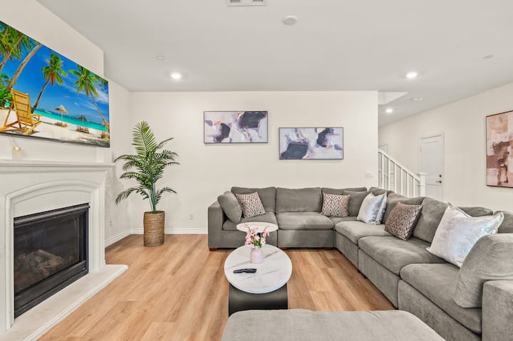 Spacious 5bd/9 Beds/near Airport - Ontario, CA