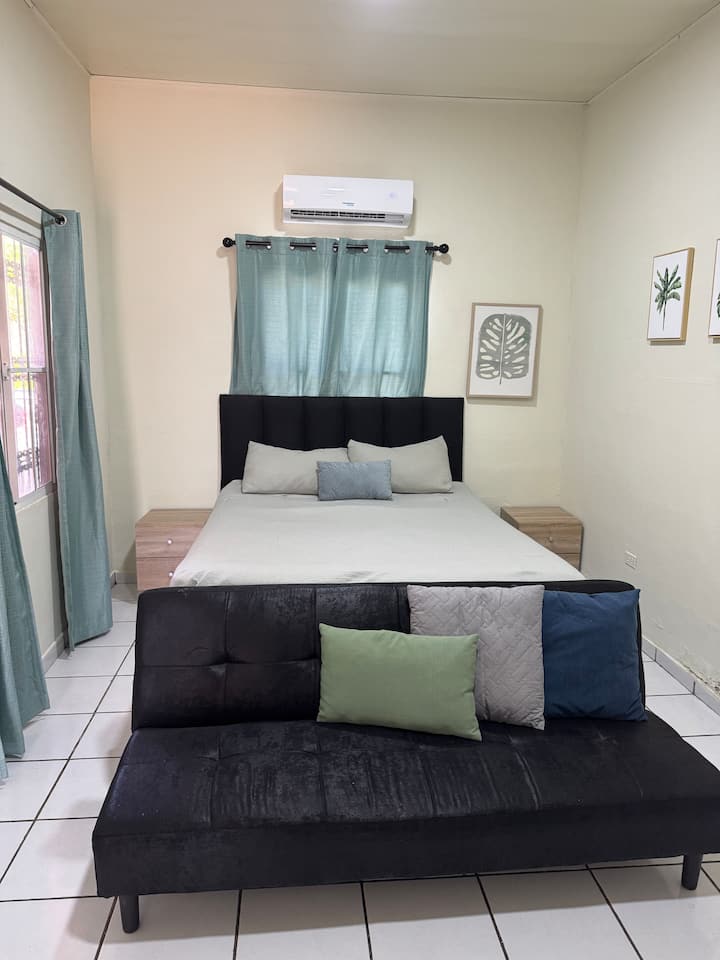 “House For 12 With Ac In Santa Ana” - Santa Ana