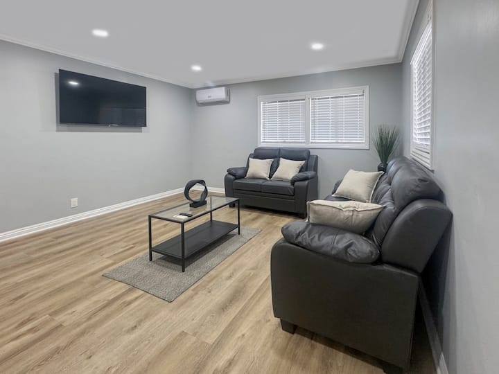 Spacious And Comfortable Home In Compton. Near Lax - Compton, CA