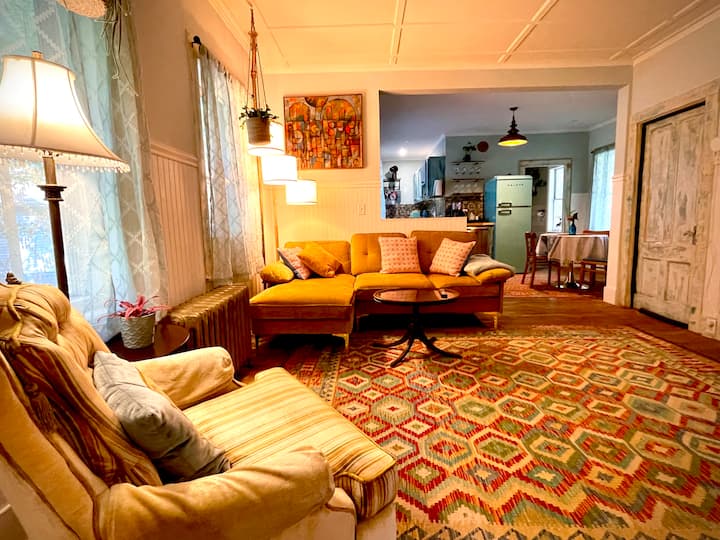 The Moca-cabana: Steps To Moca, 2 Bd Apt + Sauna - North Adams, MA