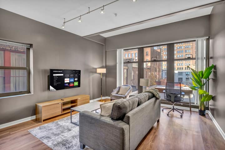Playhouse Square Condo | Parking | Downtown - Cleveland, OH
