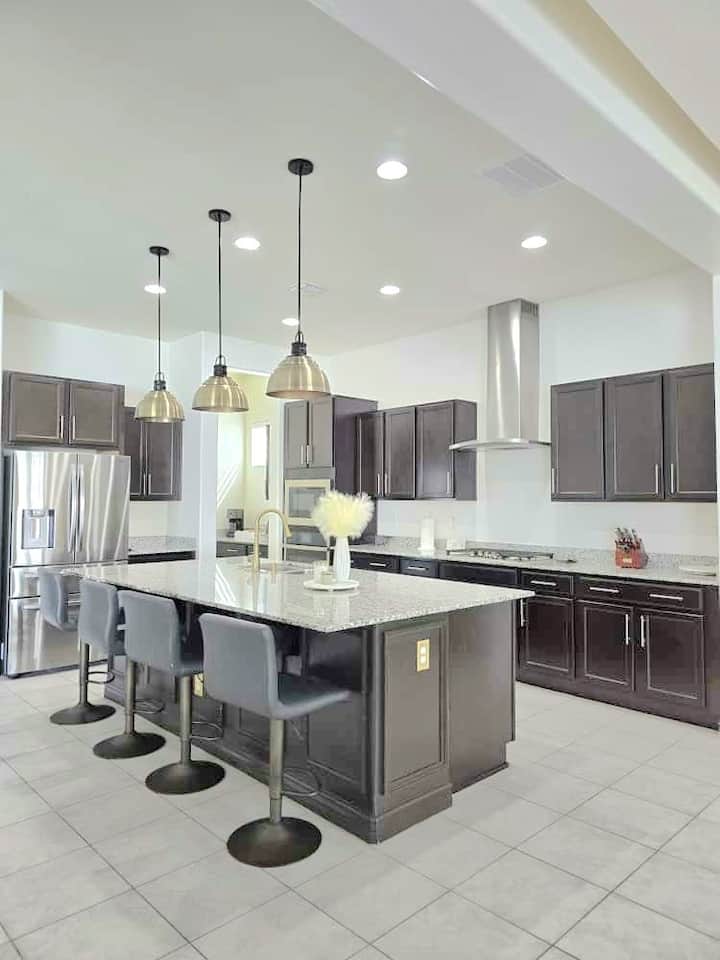 Bright & Spacious Home – Perfect For Families - Queen Creek, AZ