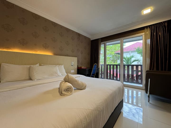 Kesuma Villa - Studio Room With Dining Table - Ayer Hitam