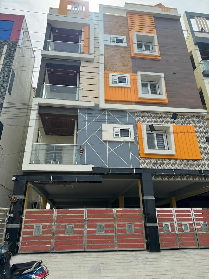 Luxury Flat 1600sqft 2bhk Flat Hillview |Ac| Lift| - Tirupati