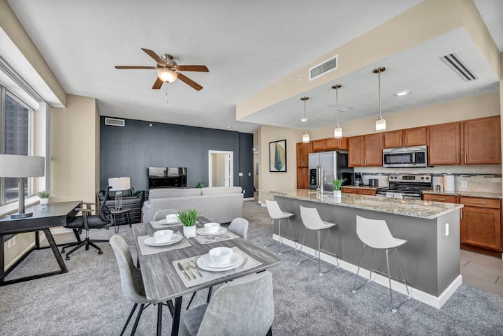 Luxury Condo W/ Lake Views! Center Of Downtown - クリーブランド, OH