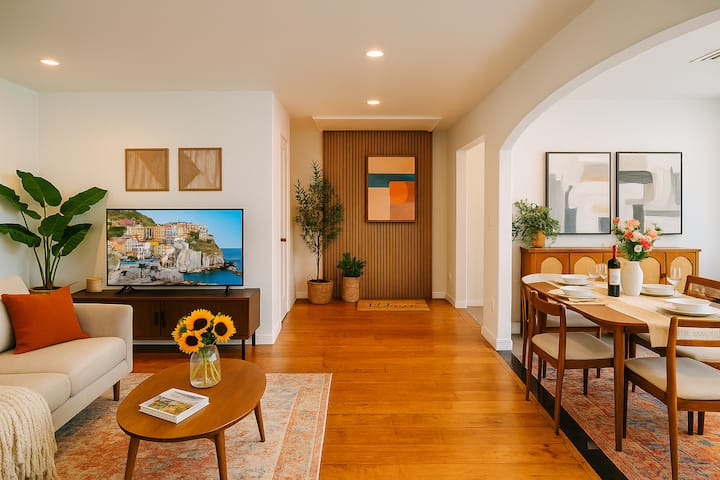 Chic Comfort Home | Perfect For Families & Friends - 패서디나