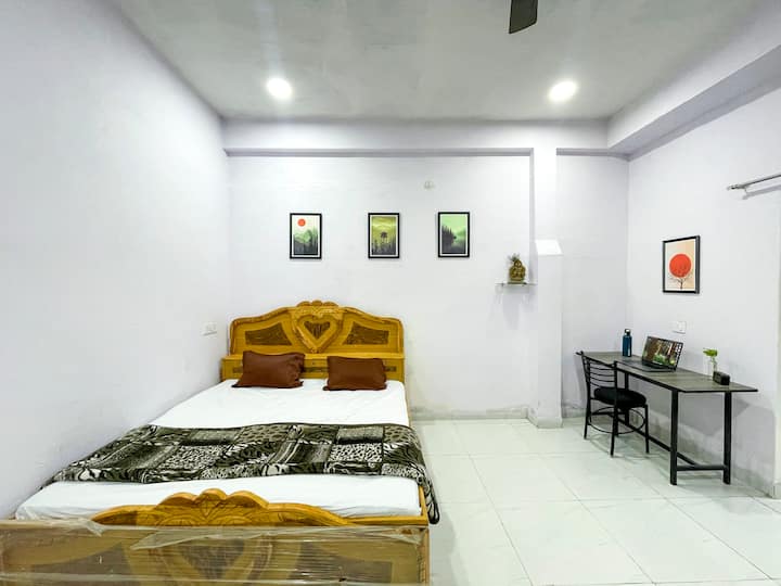 Cozy Tiny Home Behind The Airport - Indore