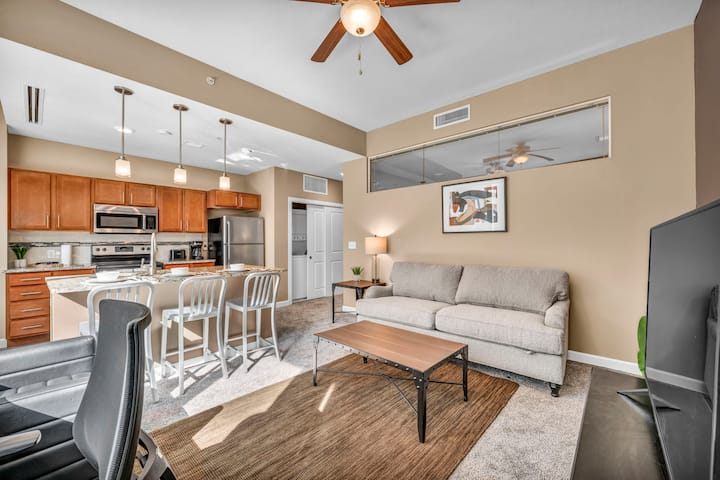 Modern High-rise Condo In Central Downtown | Gym - Ohio (State)