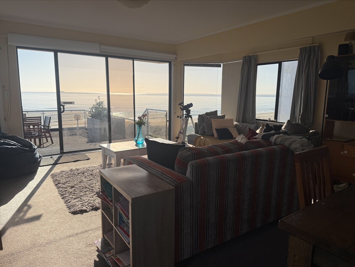 Beachfront Bliss at Oceanbeach - Houses for Rent in Mount Maunganui ...